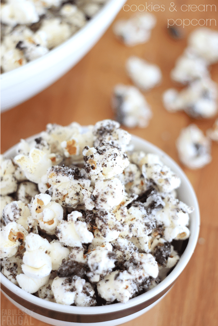 Cookies and Cream Popcorn (aka Oreo Popcorn) - Fabulessly Frugal